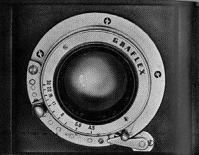 Features of the Graflex Super-D